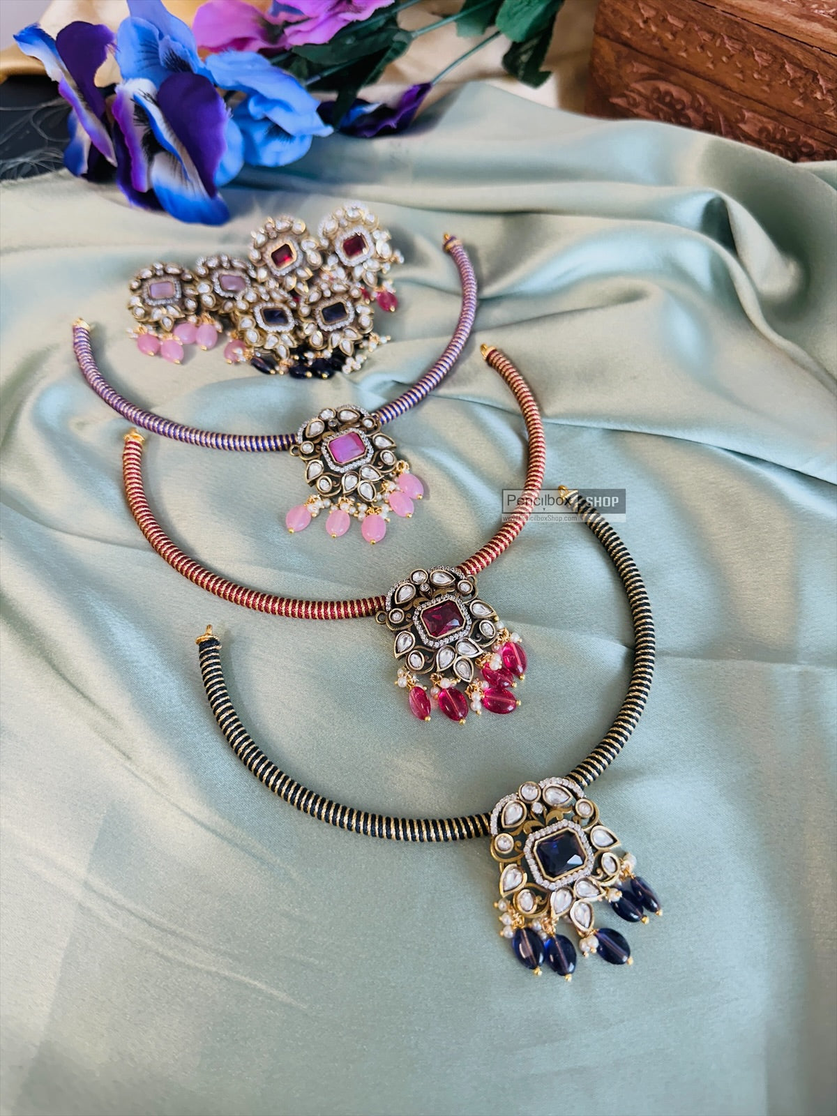 Thread Golden victorian Simple Hasli Pendant necklace set ...